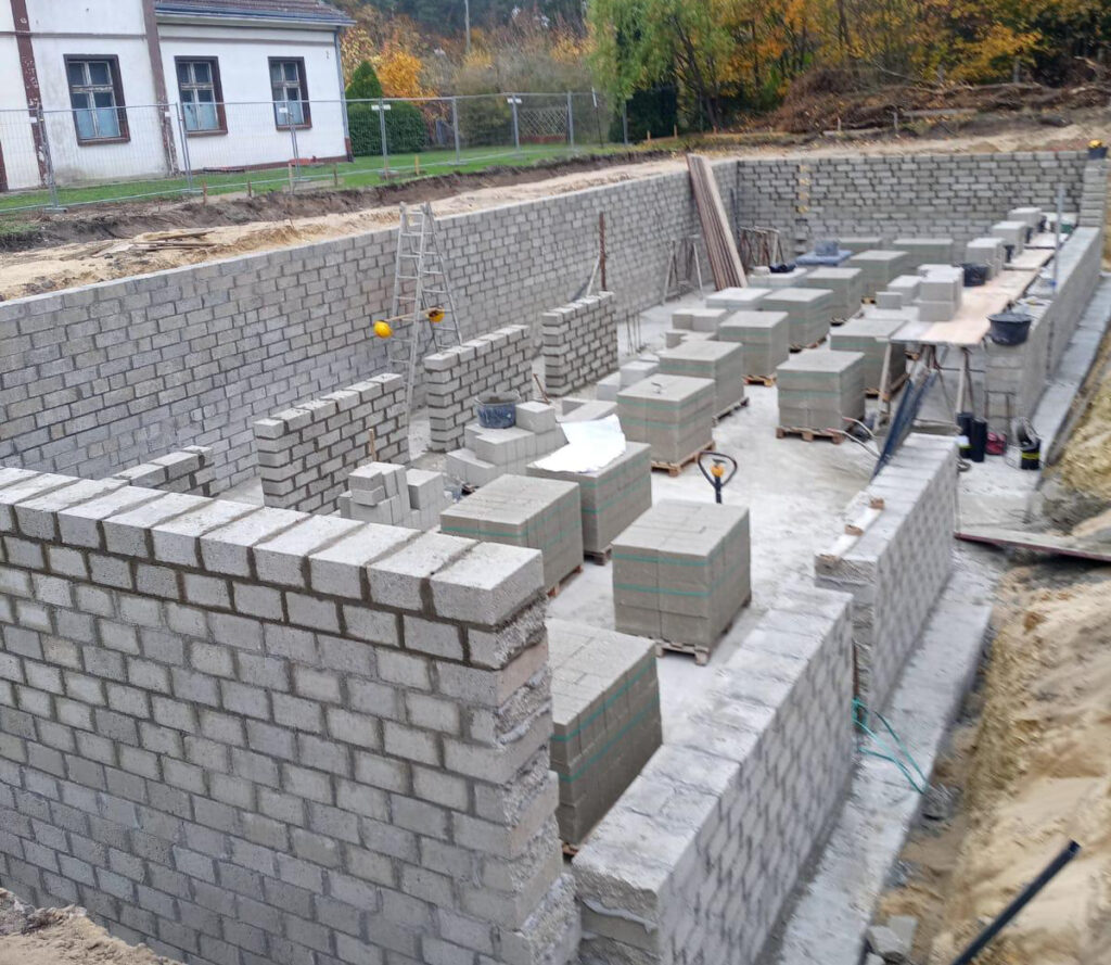 Bloczki betonowe: kompletny przewodnik po rodzajach i wymiarach